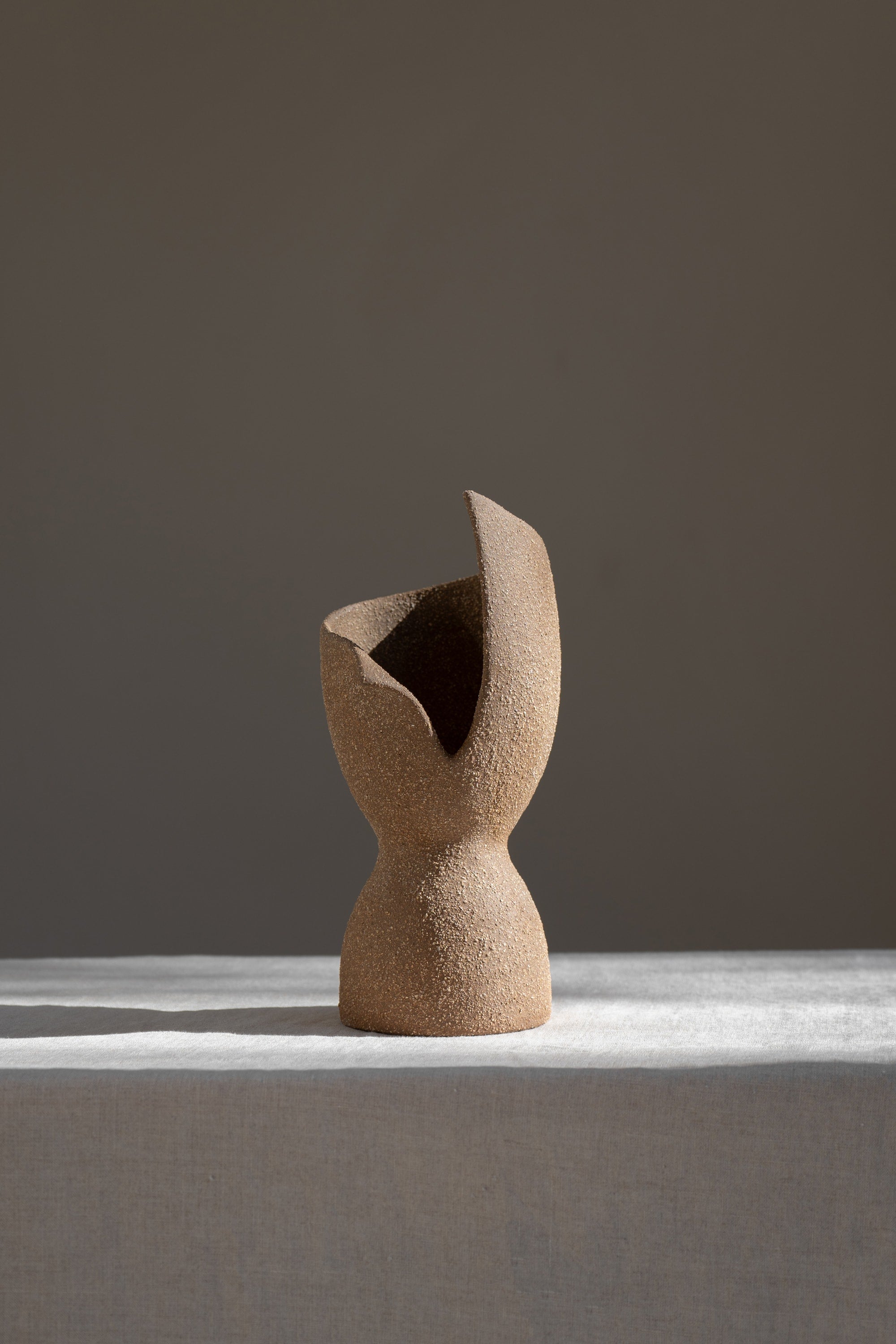 LAETUS SCULPTURAL VESSEL CANYON BY KAREN QUIRION – INK + PORCELAIN